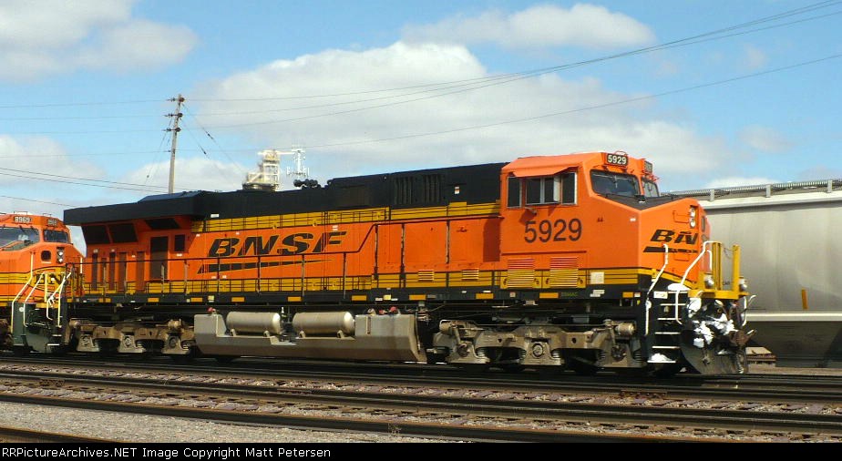 BNSF 5929